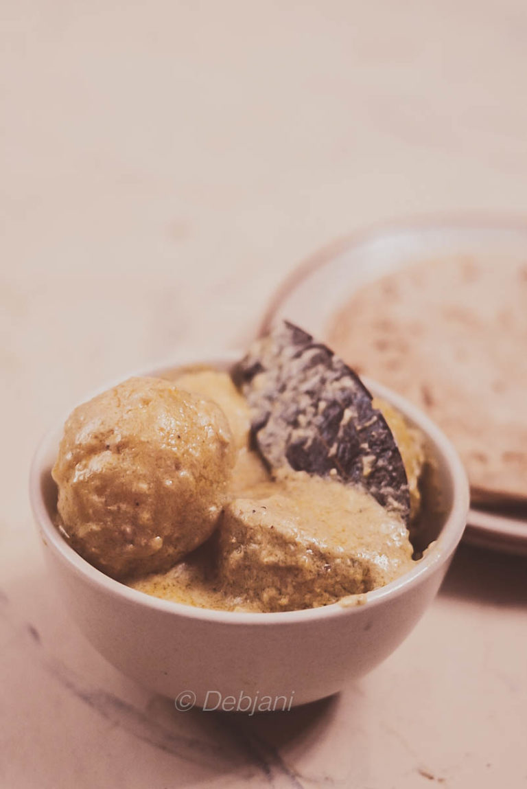 Sada Aloor Dum Recipe Debjanir Rannaghar