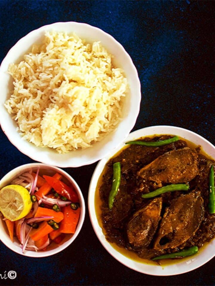 Narkel Doodh-e Ilish Mach recipe with video Debjanir Rannaghar