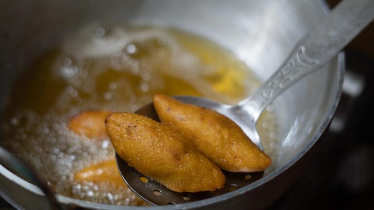 Bhaja Pithe Recipe Debjanir Rannaghar