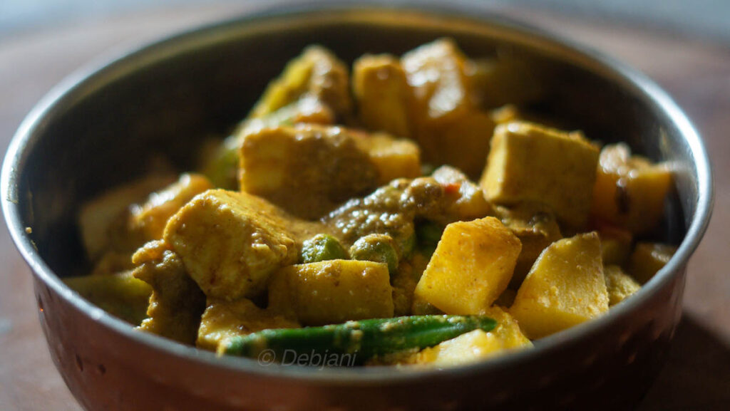 Bhoger dudh paneer aloo phulkopi motorshuti diye recipe Debjanir Rannaghar