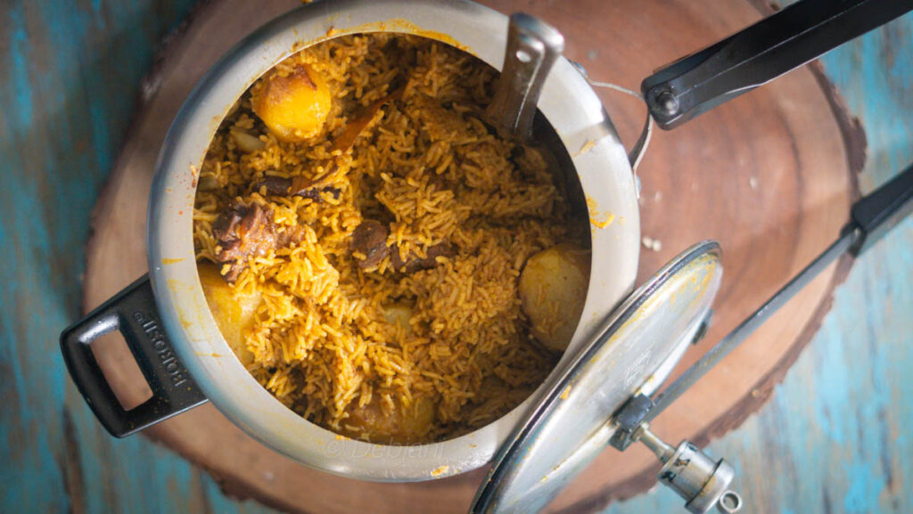 Mutton Pulao in a Pressure Cooker | Easy Mutton Pulav Recipe - Debjanir ...