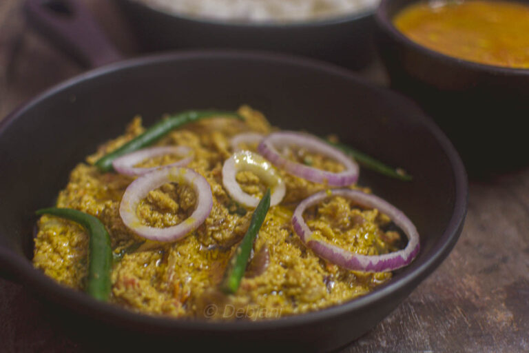 Piyaj Posto | Bengali Peyaj Posto Recipe - Debjanir Rannaghar